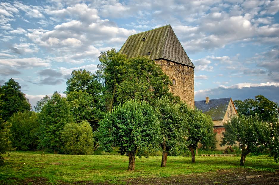 Tower House Castles of Medieval Europe – The Freelance History Writer